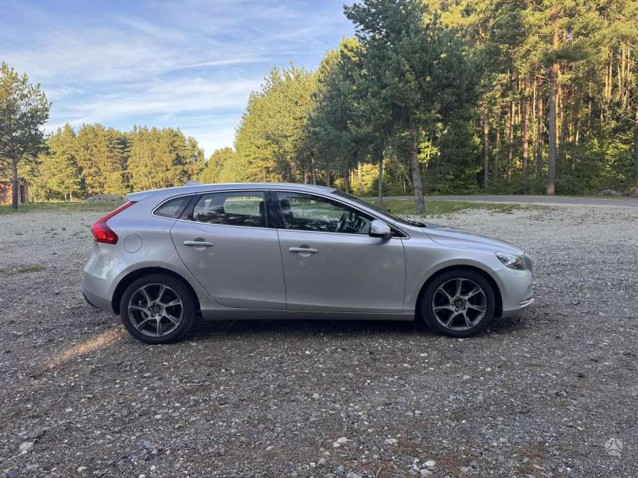 Pelēks Volvo V40 2015 Jonava, ar dzinēja tilpumu 1.56 L un nobraukumu 309 tūkst. km par 4950 €, foto 5 vietnē AUTOMOTO.COM.LV