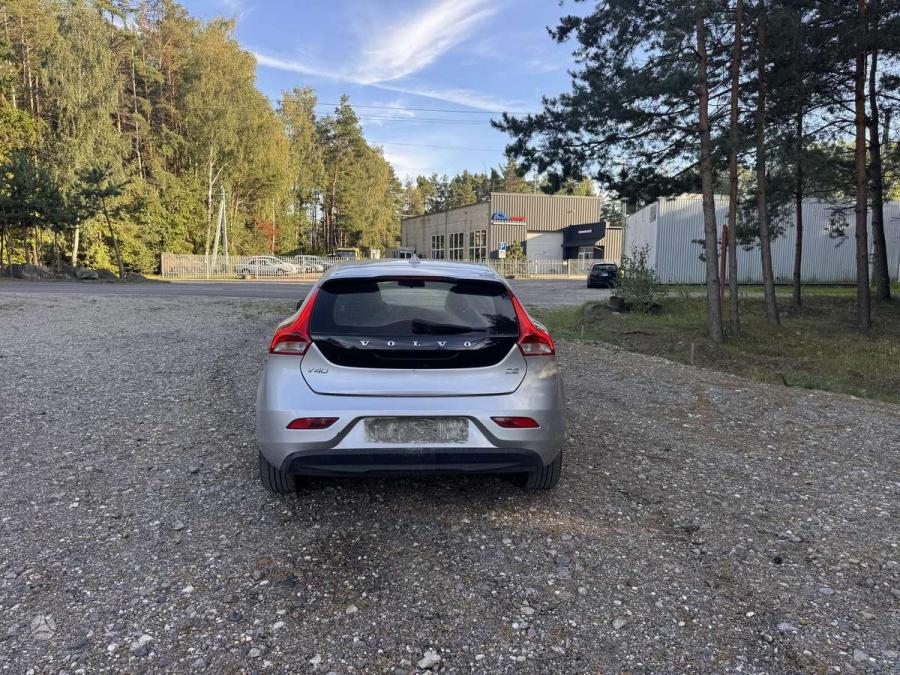Pelēks Volvo V40 2015 Jonava, ar dzinēja tilpumu 1.56 L un nobraukumu 309 tūkst. km par 4950 €, foto 7 vietnē AUTOMOTO.COM.LV