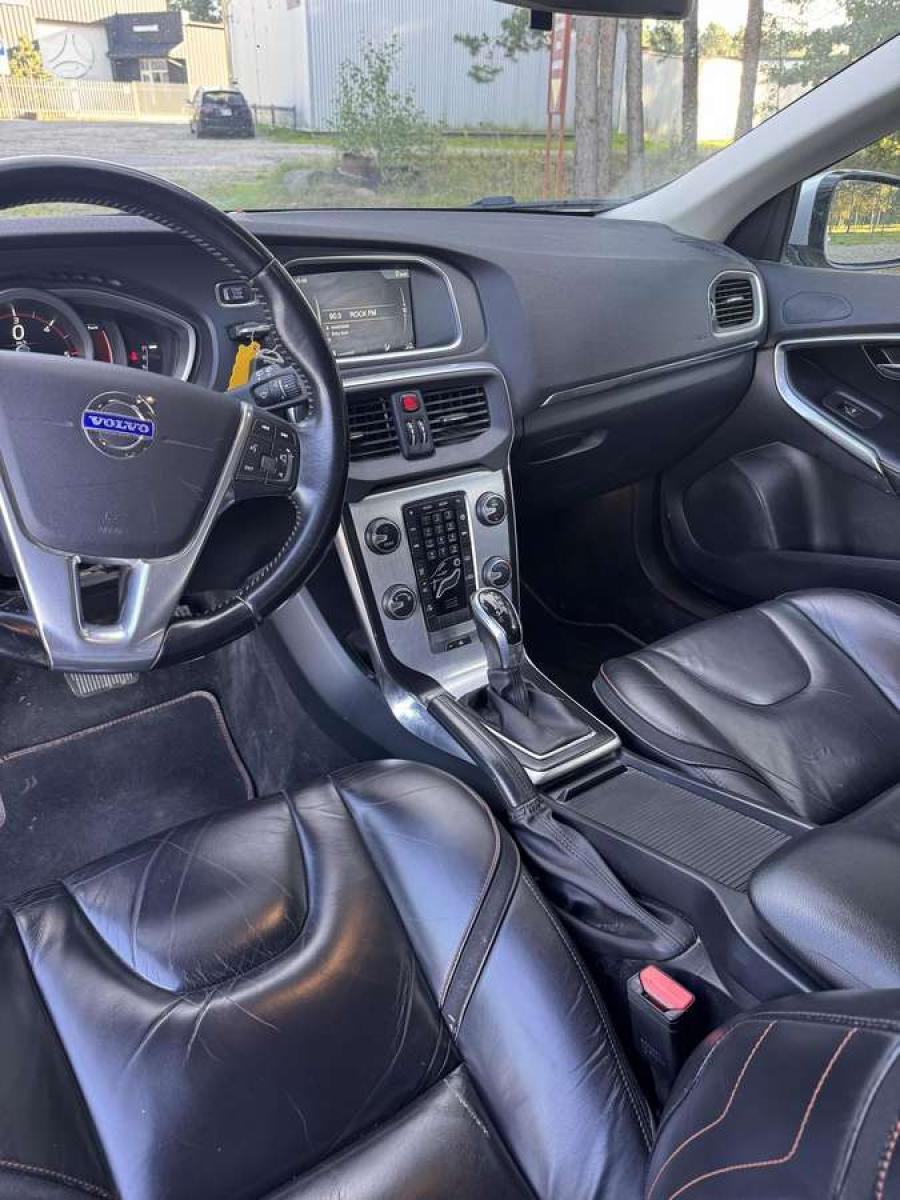 Pelēks Volvo V40 2015 Jonava, ar dzinēja tilpumu 1.56 L un nobraukumu 309 tūkst. km par 4950 €, foto 10 vietnē AUTOMOTO.COM.LV