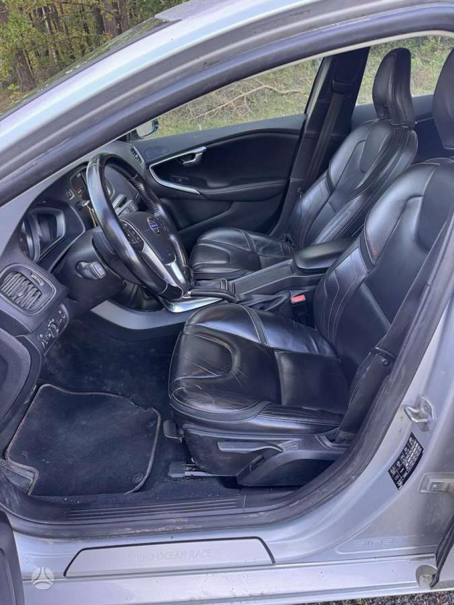 Pelēks Volvo V40 2015 Jonava, ar dzinēja tilpumu 1.56 L un nobraukumu 309 tūkst. km par 4950 €, foto 12 vietnē AUTOMOTO.COM.LV