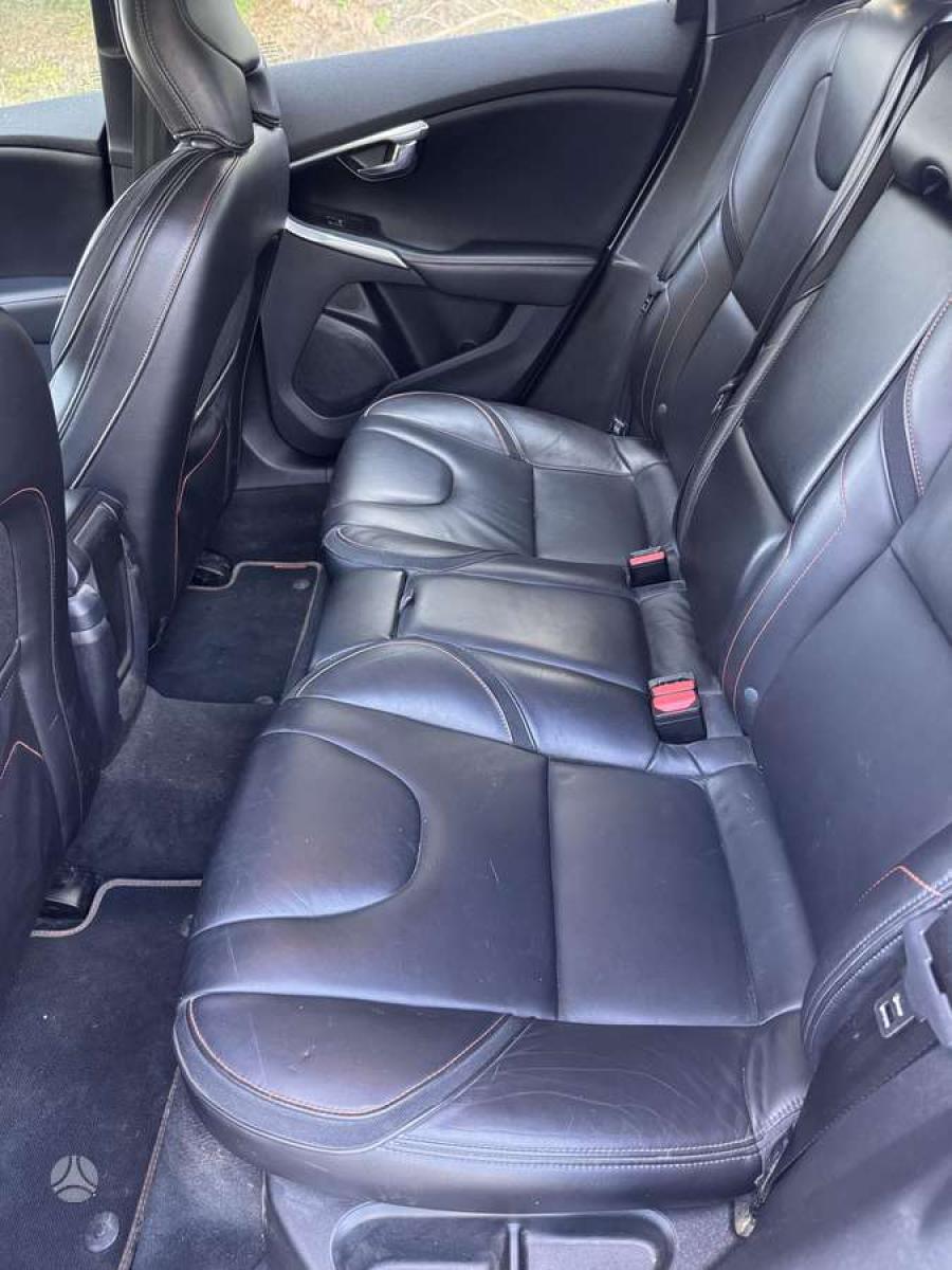 Pelēks Volvo V40 2015 Jonava, ar dzinēja tilpumu 1.56 L un nobraukumu 309 tūkst. km par 4950 €, foto 13 vietnē AUTOMOTO.COM.LV