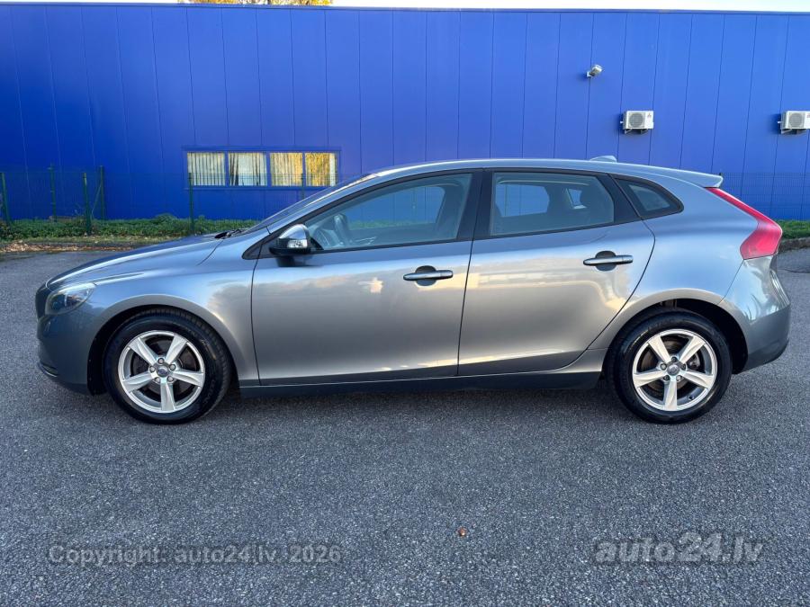 Grey Volvo V40 2015 in Paide, with an engine capacity of 1.60 L and mileage of 201 thousand km for 7990 €, photo 4 on AUTOMOTO.COM.LV