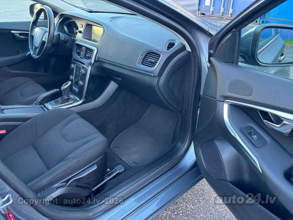 Pelēks Volvo V40 2015 Paide, ar dzinēja tilpumu 1.60 L un nobraukumu 201 tūkst. km par 7990 €, foto 10 vietnē AUTOMOTO.COM.LV