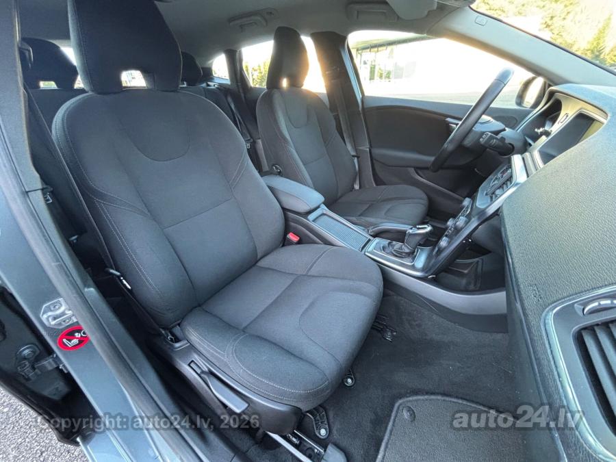 Grey Volvo V40 2015 in Paide, with an engine capacity of 1.60 L and mileage of 201 thousand km for 7990 €, photo 11 on AUTOMOTO.COM.LV