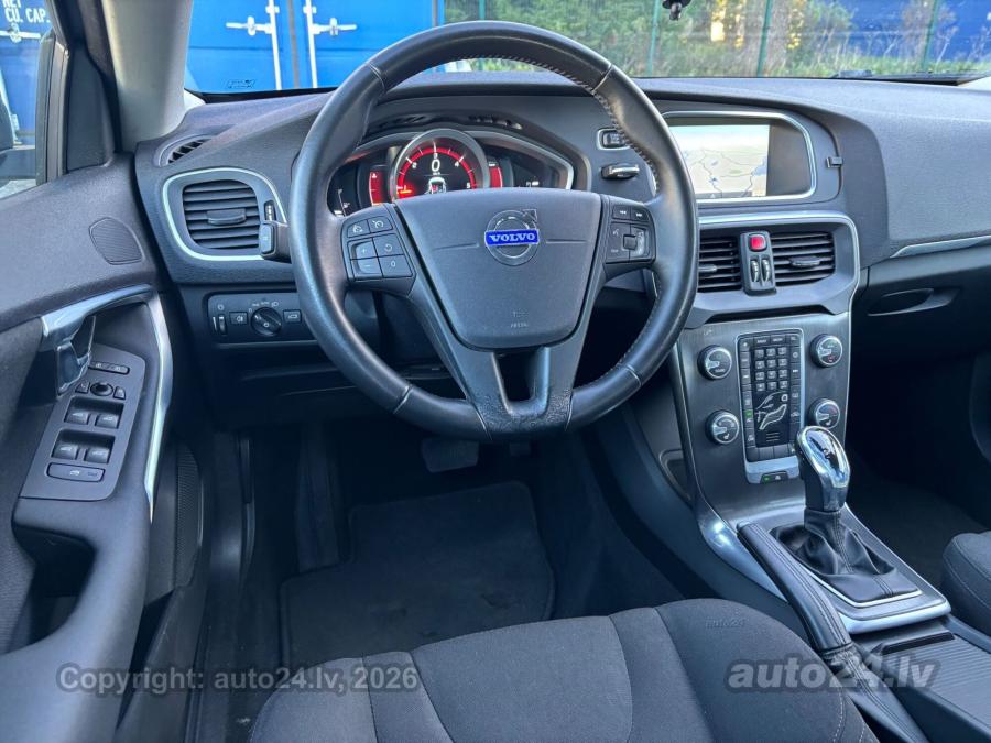 Grey Volvo V40 2015 in Paide, with an engine capacity of 1.60 L and mileage of 201 thousand km for 7990 €, photo 12 on AUTOMOTO.COM.LV