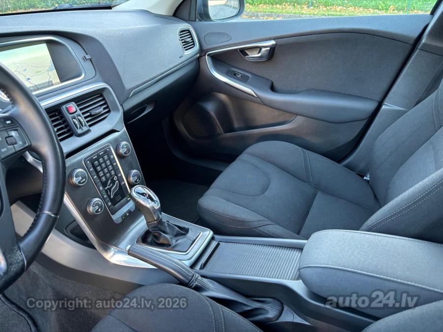Grey Volvo V40 2015 in Paide, with an engine capacity of 1.60 L and mileage of 201 thousand km for 7990 €, photo 13 on AUTOMOTO.COM.LV