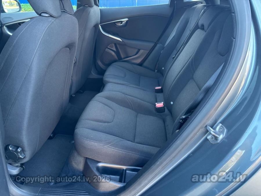 Grey Volvo V40 2015 in Paide, with an engine capacity of 1.60 L and mileage of 201 thousand km for 7990 €, photo 15 on AUTOMOTO.COM.LV