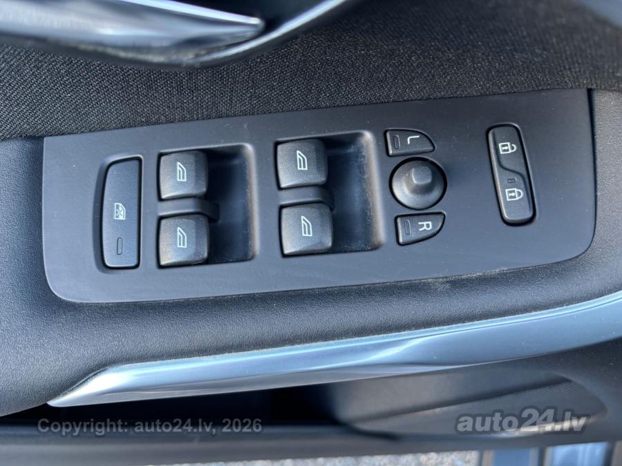 Grey Volvo V40 2015 in Paide, with an engine capacity of 1.60 L and mileage of 201 thousand km for 7990 €, photo 18 on AUTOMOTO.COM.LV