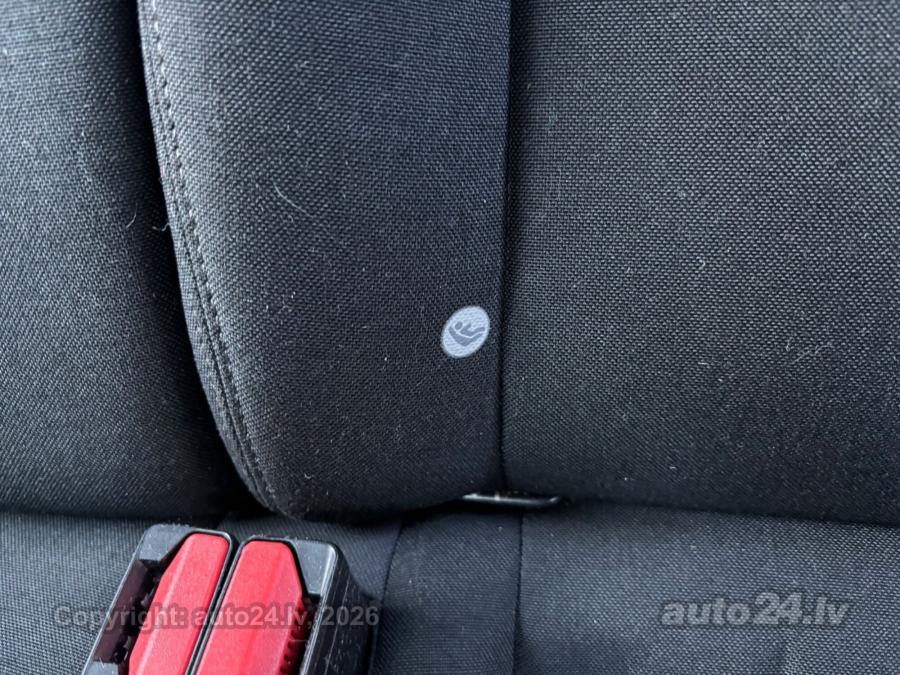 Grey Volvo V40 2015 in Paide, with an engine capacity of 1.60 L and mileage of 201 thousand km for 7990 €, photo 20 on AUTOMOTO.COM.LV