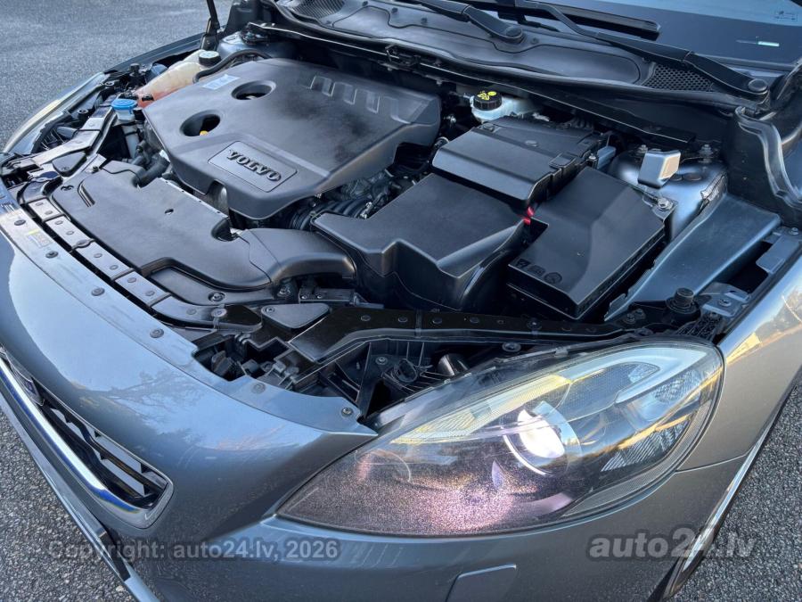 Grey Volvo V40 2015 in Paide, with an engine capacity of 1.60 L and mileage of 201 thousand km for 7990 €, photo 23 on AUTOMOTO.COM.LV