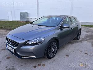 Pelēks Volvo V40 2015 Rīga, ar dzinēja tilpumu 1.60 L un nobraukumu 179 tūkst. km par 5450 €, foto  vietnē AUTOMOTO.COM.LV