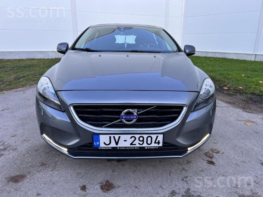 Pelēks Volvo V40 2015 Rīga, ar dzinēja tilpumu 1.60 L un nobraukumu 179 tūkst. km par 5450 €, foto 3 vietnē AUTOMOTO.COM.LV
