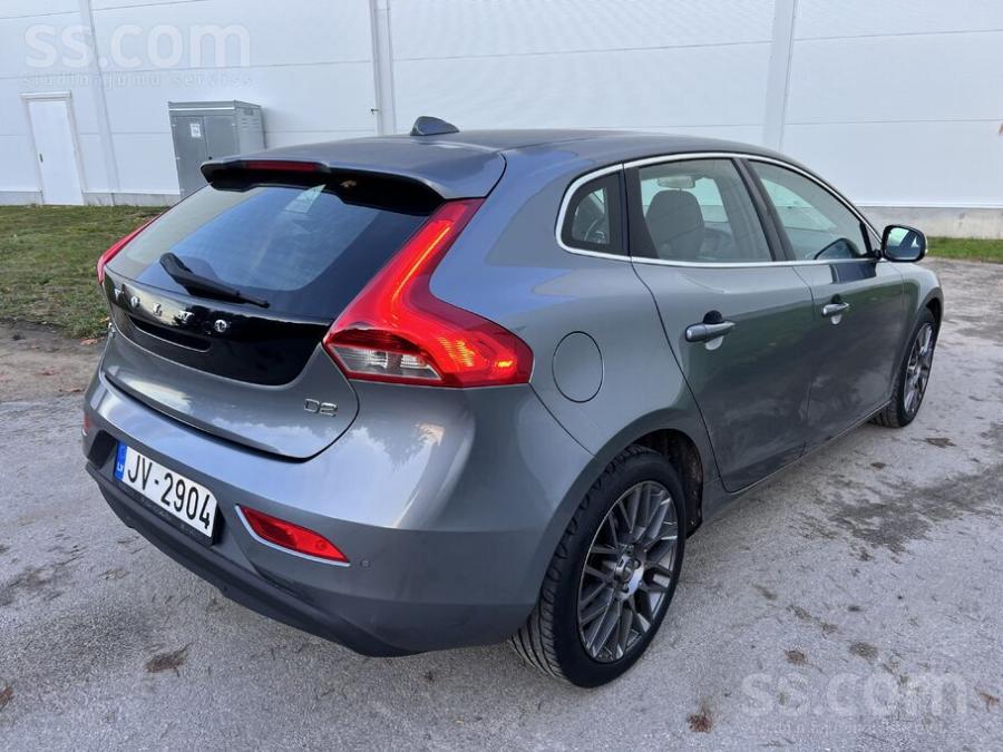 Pelēks Volvo V40 2015 Rīga, ar dzinēja tilpumu 1.60 L un nobraukumu 179 tūkst. km par 5450 €, foto 5 vietnē AUTOMOTO.COM.LV
