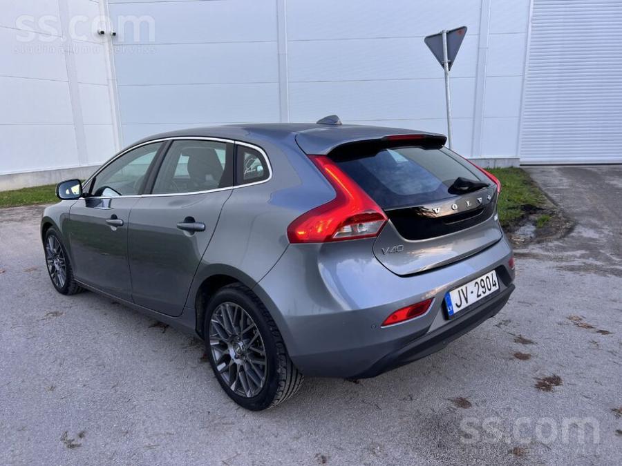 Pelēks Volvo V40 2015 Rīga, ar dzinēja tilpumu 1.60 L un nobraukumu 179 tūkst. km par 5450 €, foto 7 vietnē AUTOMOTO.COM.LV