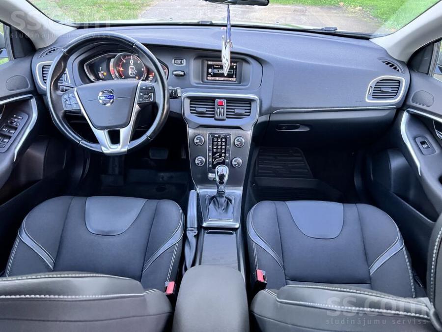Pelēks Volvo V40 2015 Rīga, ar dzinēja tilpumu 1.60 L un nobraukumu 179 tūkst. km par 5450 €, foto 10 vietnē AUTOMOTO.COM.LV