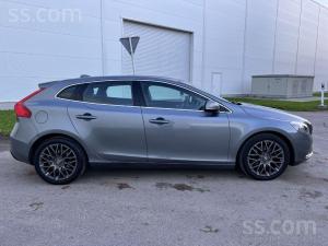 Pelēks Volvo V40 2015 Rīga, ar dzinēja tilpumu 1.60 L un nobraukumu 179 tūkst. km par 5450 €, foto 15 vietnē AUTOMOTO.COM.LV