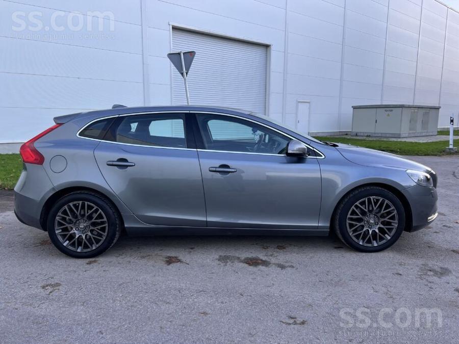 Pelēks Volvo V40 2015 Rīga, ar dzinēja tilpumu 1.60 L un nobraukumu 179 tūkst. km par 5450 €, foto 15 vietnē AUTOMOTO.COM.LV