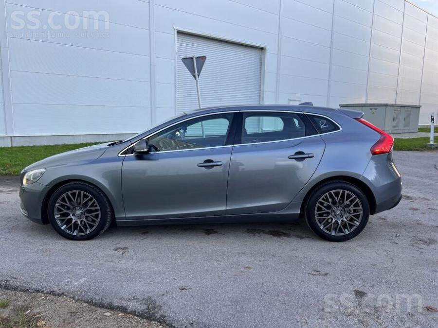 Pelēks Volvo V40 2015 Rīga, ar dzinēja tilpumu 1.60 L un nobraukumu 179 tūkst. km par 5450 €, foto 17 vietnē AUTOMOTO.COM.LV