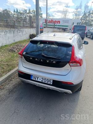Pelēks Volvo V40 2016 Daugavpils, ar dzinēja tilpumu 2.00 L un nobraukumu 199 tūkst. km par 11200 €, foto 4 vietnē AUTOMOTO.COM.LV