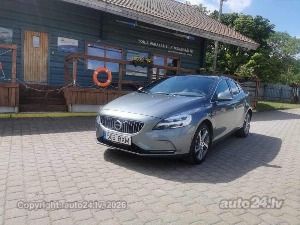Grey Volvo V40 2016 in Narva, with an engine capacity of 2.00 L and mileage of 107 thousand km for 10500 €, photo 1 on AUTOMOTO.COM.LV