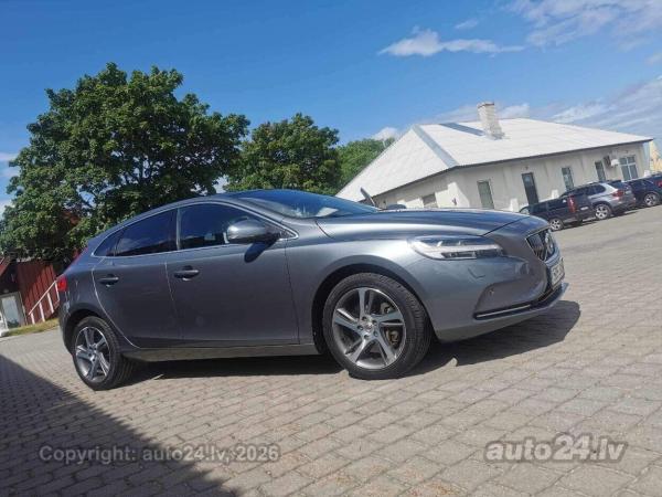 Grey Volvo V40 2016 in Narva, with an engine capacity of 2.00 L and mileage of 107 thousand km for 10500 €, photo 3 on AUTOMOTO.COM.LV