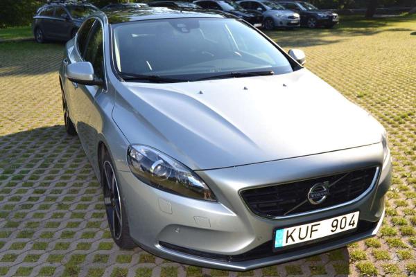 Pelēks Volvo V40 2016 Viļņa, ar dzinēja tilpumu 1.97 L un nobraukumu 114 tūkst. km par 11800 €, foto 1 vietnē AUTOMOTO.COM.LV