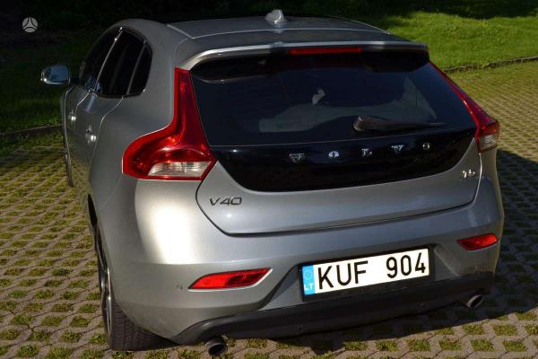 Pelēks Volvo V40 2016 Viļņa, ar dzinēja tilpumu 1.97 L un nobraukumu 114 tūkst. km par 11800 €, foto 2 vietnē AUTOMOTO.COM.LV