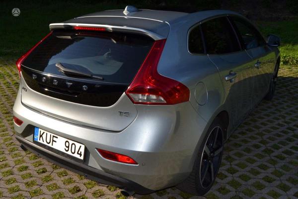 Pelēks Volvo V40 2016 Viļņa, ar dzinēja tilpumu 1.97 L un nobraukumu 114 tūkst. km par 11800 €, foto 3 vietnē AUTOMOTO.COM.LV