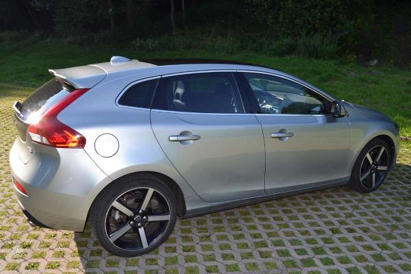 Pelēks Volvo V40 2016 Viļņa, ar dzinēja tilpumu 1.97 L un nobraukumu 114 tūkst. km par 11800 €, foto 4 vietnē AUTOMOTO.COM.LV