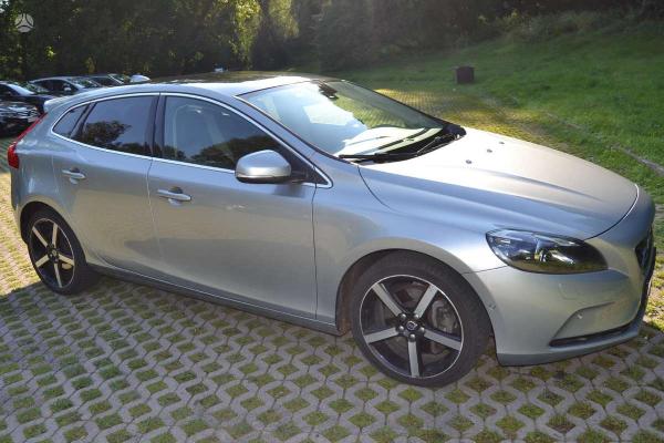 Pelēks Volvo V40 2016 Viļņa, ar dzinēja tilpumu 1.97 L un nobraukumu 114 tūkst. km par 11800 €, foto 5 vietnē AUTOMOTO.COM.LV