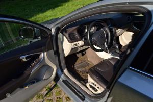 Grey Volvo V40 2016 in Vilnius, with an engine capacity of 1.97 L and mileage of 114 thousand km for 11800 €, photo 9 on AUTOMOTO.COM.LV