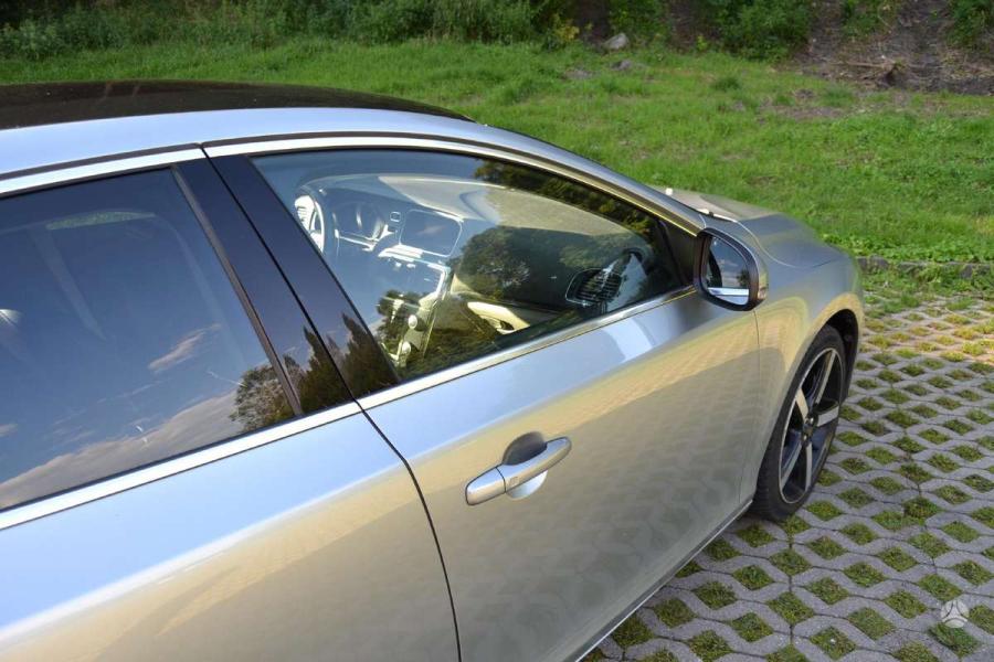 Grey Volvo V40 2016 in Vilnius, with an engine capacity of 1.97 L and mileage of 114 thousand km for 11800 €, photo 20 on AUTOMOTO.COM.LV
