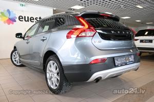 Pelēks Volvo V40 2016 Tallina, ar dzinēja tilpumu 2.00 L un nobraukumu 123 tūkst. km par 15900 €, foto  vietnē AUTOMOTO.COM.LV