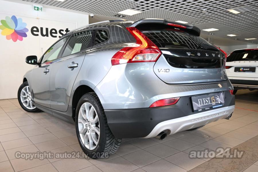 Pelēks Volvo V40 2016 Tallina, ar dzinēja tilpumu 2.00 L un nobraukumu 123 tūkst. km par 15900 €, foto 1 vietnē AUTOMOTO.COM.LV