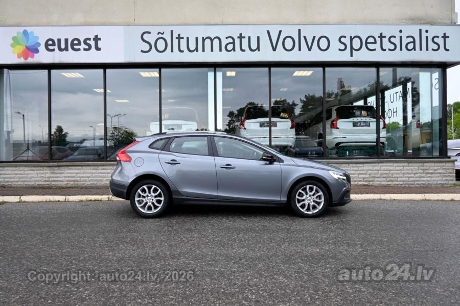 Pelēks Volvo V40 2016 Tallina, ar dzinēja tilpumu 2.00 L un nobraukumu 123 tūkst. km par 15900 €, foto 8 vietnē AUTOMOTO.COM.LV