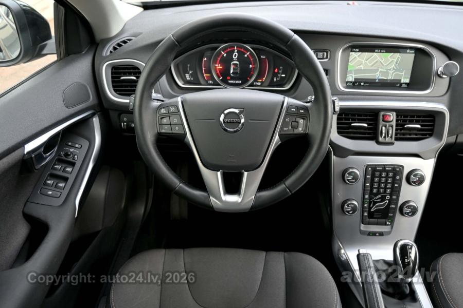 Pelēks Volvo V40 2016 Tallina, ar dzinēja tilpumu 2.00 L un nobraukumu 123 tūkst. km par 15900 €, foto 9 vietnē AUTOMOTO.COM.LV