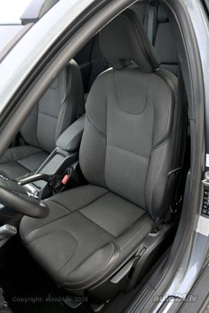 Pelēks Volvo V40 2016 Tallina, ar dzinēja tilpumu 2.00 L un nobraukumu 123 tūkst. km par 15900 €, foto 10 vietnē AUTOMOTO.COM.LV