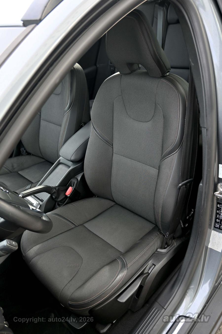 Pelēks Volvo V40 2016 Tallina, ar dzinēja tilpumu 2.00 L un nobraukumu 123 tūkst. km par 15900 €, foto 10 vietnē AUTOMOTO.COM.LV