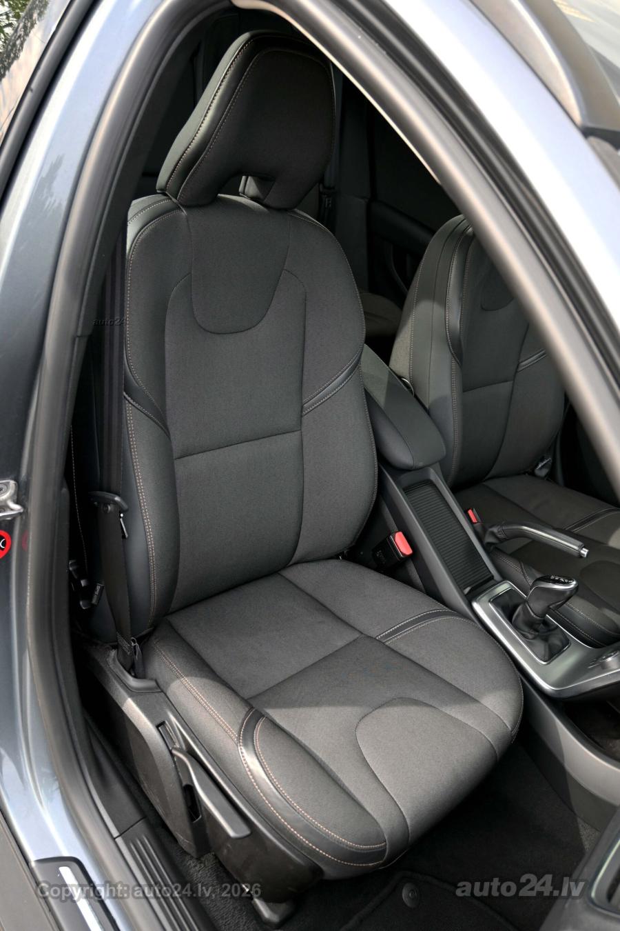 Pelēks Volvo V40 2016 Tallina, ar dzinēja tilpumu 2.00 L un nobraukumu 123 tūkst. km par 15900 €, foto 11 vietnē AUTOMOTO.COM.LV