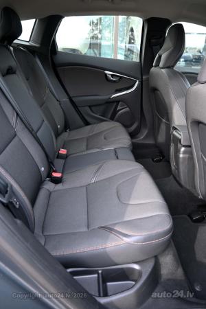 Pelēks Volvo V40 2016 Tallina, ar dzinēja tilpumu 2.00 L un nobraukumu 123 tūkst. km par 15900 €, foto 12 vietnē AUTOMOTO.COM.LV