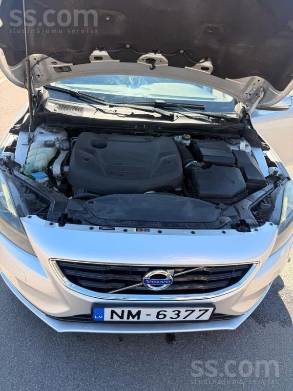 Grey Volvo V40 2016 in Riga, with an engine capacity of 2.00 L and mileage of 225 thousand km for 9300 €, photo 8 on AUTOMOTO.COM.LV