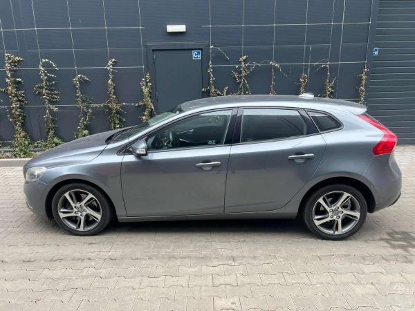 Grey Volvo V40 2016 in Klaipeda, with an engine capacity of 1.97 L and mileage of 179 thousand km for 6950 €, photo 2 on AUTOMOTO.COM.LV