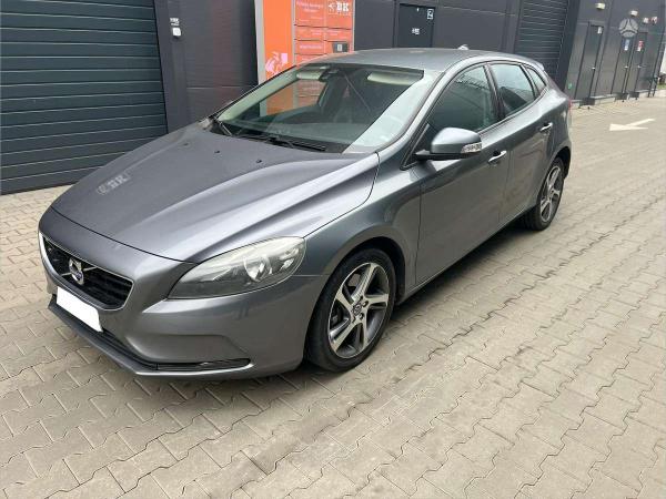 Grey Volvo V40 2016 in Klaipeda, with an engine capacity of 1.97 L and mileage of 179 thousand km for 6950 €, photo 3 on AUTOMOTO.COM.LV