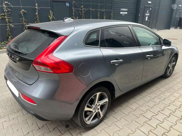 Grey Volvo V40 2016 in Klaipeda, with an engine capacity of 1.97 L and mileage of 179 thousand km for 6950 €, photo 5 on AUTOMOTO.COM.LV