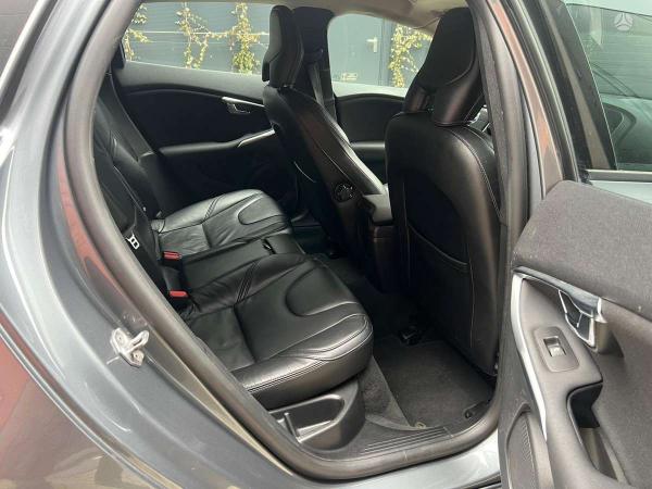 Grey Volvo V40 2016 in Klaipeda, with an engine capacity of 1.97 L and mileage of 179 thousand km for 6950 €, photo 7 on AUTOMOTO.COM.LV