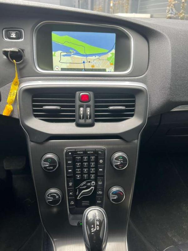 Grey Volvo V40 2016 in Klaipeda, with an engine capacity of 1.97 L and mileage of 179 thousand km for 6950 €, photo 8 on AUTOMOTO.COM.LV