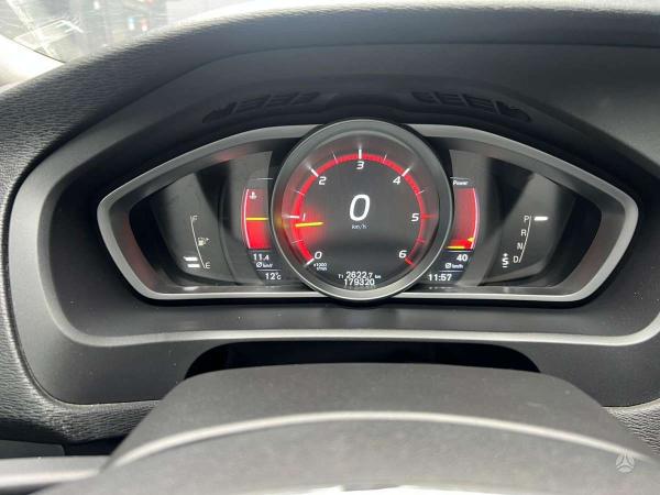 Grey Volvo V40 2016 in Klaipeda, with an engine capacity of 1.97 L and mileage of 179 thousand km for 6950 €, photo 9 on AUTOMOTO.COM.LV