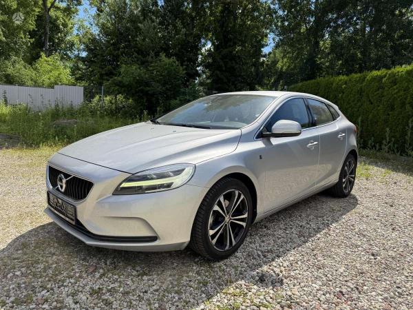 Pelēks Volvo V40 2016 Alīta, ar dzinēja tilpumu 2.00 L un nobraukumu 299 tūkst. km par 6950 €, foto 1 vietnē AUTOMOTO.COM.LV