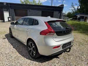Grey Volvo V40 2016 in Alytus, with an engine capacity of 2.00 L and mileage of 299 thousand km for 6950 €, photo 4 on AUTOMOTO.COM.LV