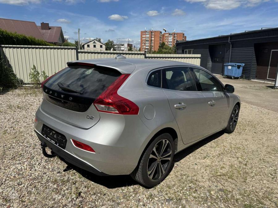 Grey Volvo V40 2016 in Alytus, with an engine capacity of 2.00 L and mileage of 299 thousand km for 6950 €, photo 5 on AUTOMOTO.COM.LV